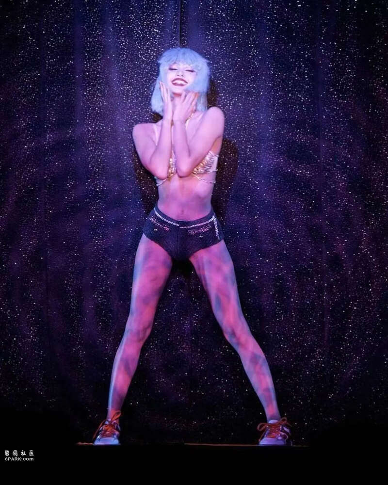 Lisa发10张疯马秀表演照片!尺度极大外网爆炸 -6parkbbs.com