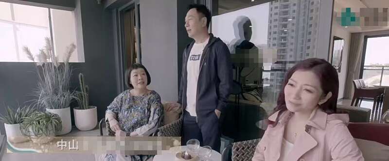 TVB视帝内地商演获四位保镖护送 现场无人围观 -6park.com